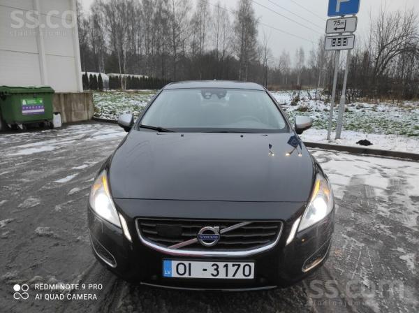 Black Volvo S60 2011 in Riga, with an engine capacity of 2.40 L and mileage of 0 thousand km for 7800 €, photo 2 on AUTOMOTO.COM.LV