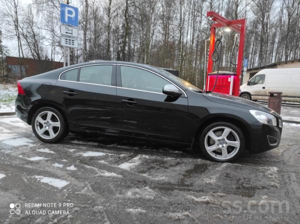 Black Volvo S60 2011 in Riga, with an engine capacity of 2.40 L and mileage of 0 thousand km for 7800 €, photo 4 on AUTOMOTO.COM.LV