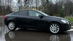 Black Volvo S60 2011 in Riga, with an engine capacity of 2.00 L and mileage of 281 thousand km for 6989 €, photo 3 on AUTOMOTO.COM.LV