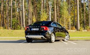 Black Volvo S60 2011 in Riga, with an engine capacity of 2.40 L and mileage of 280 thousand km for 6590 €, photo 5 on AUTOMOTO.COM.LV