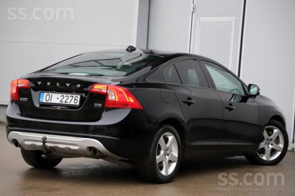 Black Volvo S60 2011 in Tukums, with an engine capacity of 2.40 L and mileage of 290 thousand km for 6450 €, photo 4 on AUTOMOTO.COM.LV
