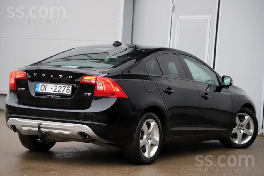 Black Volvo S60 2011 in Tukums, with an engine capacity of 2.40 L and mileage of 290 thousand km for 6450 €, photo 4 on AUTOMOTO.COM.LV
