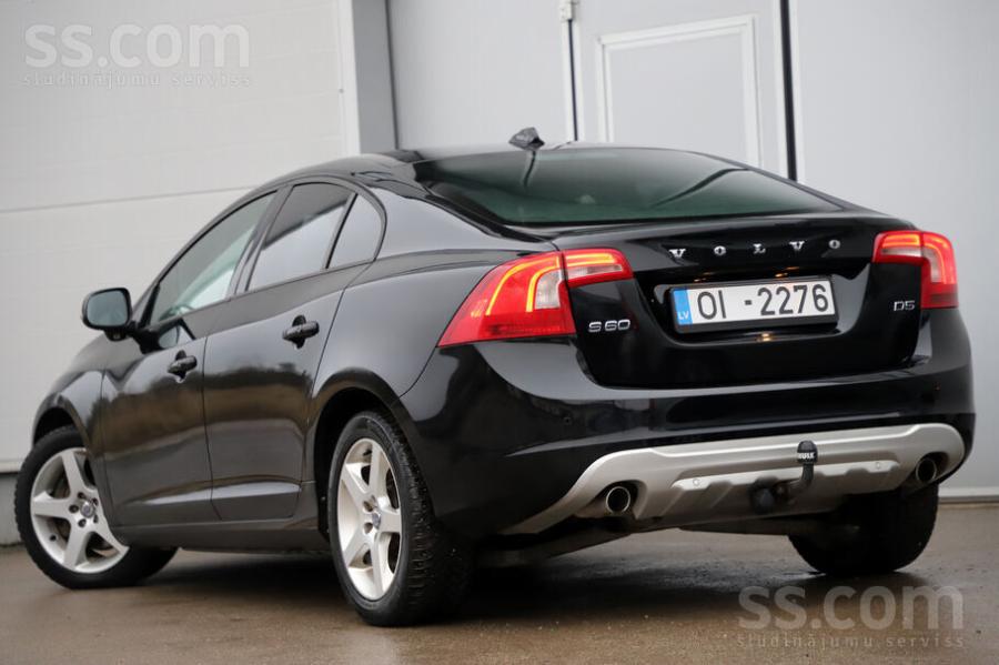 Black Volvo S60 2011 in Tukums, with an engine capacity of 2.40 L and mileage of 290 thousand km for 6450 €, photo 5 on AUTOMOTO.COM.LV