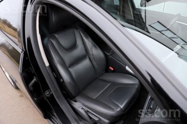 Black Volvo S60 2011 in Tukums, with an engine capacity of 2.40 L and mileage of 290 thousand km for 6450 €, photo 9 on AUTOMOTO.COM.LV