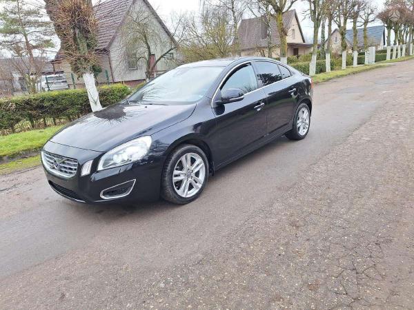 Black Volvo S60 2011 in Pasvalys, with an engine capacity of 1.56 L and mileage of 238 thousand km for 5850 €, photo 2 on AUTOMOTO.COM.LV