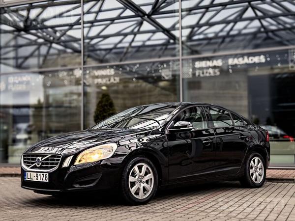 Black Volvo S60 2011 in Riga, with an engine capacity of 2.00 L and mileage of 317 thousand km for 4750 €, photo 2 on AUTOMOTO.COM.LV