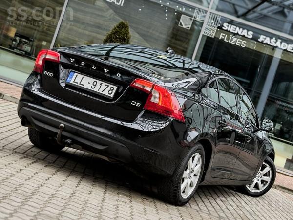 Black Volvo S60 2011 in Riga, with an engine capacity of 2.00 L and mileage of 317 thousand km for 4750 €, photo 6 on AUTOMOTO.COM.LV
