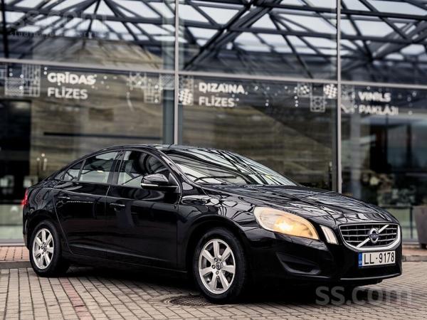 Black Volvo S60 2011 in Riga, with an engine capacity of 2.00 L and mileage of 317 thousand km for 4750 €, photo 7 on AUTOMOTO.COM.LV