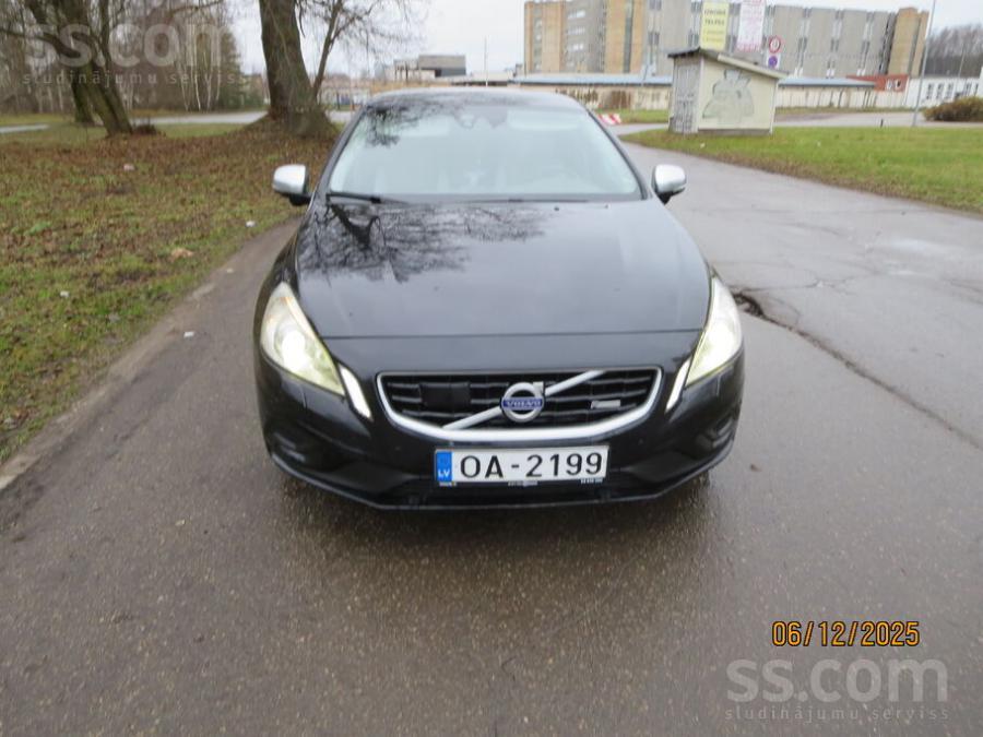 Melns Volvo S60 2011 Rīga, ar dzinēja tilpumu 2.40 L un nobraukumu 235 tūkst. km par 6250 €, foto 9 vietnē AUTOMOTO.COM.LV