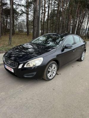 Melns Volvo S60 2011 Tauragė, ar dzinēja tilpumu 2.00 L un nobraukumu 289 tūkst. km par 5300 €, foto  vietnē AUTOMOTO.COM.LV