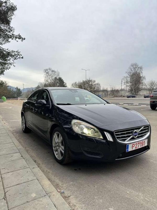 Melns Volvo S60 2011 Tauragė, ar dzinēja tilpumu 2.00 L un nobraukumu 289 tūkst. km par 5300 €, foto 2 vietnē AUTOMOTO.COM.LV