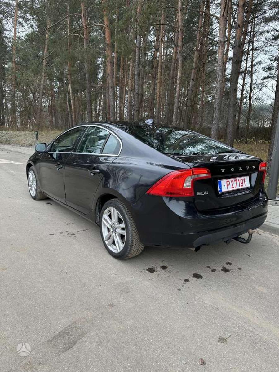 Black Volvo S60 2011 in Taurage, with an engine capacity of 2.00 L and mileage of 289 thousand km for 5300 €, photo 6 on AUTOMOTO.COM.LV