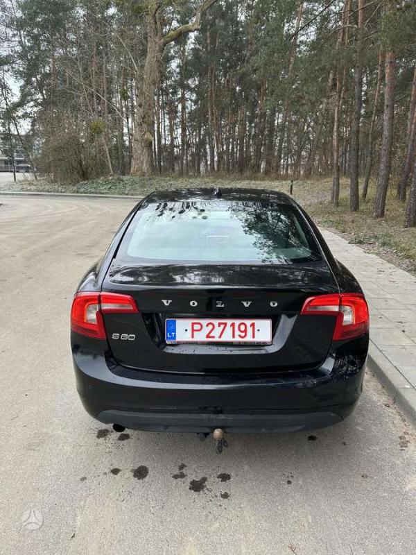 Melns Volvo S60 2011 Tauragė, ar dzinēja tilpumu 2.00 L un nobraukumu 289 tūkst. km par 5300 €, foto 7 vietnē AUTOMOTO.COM.LV