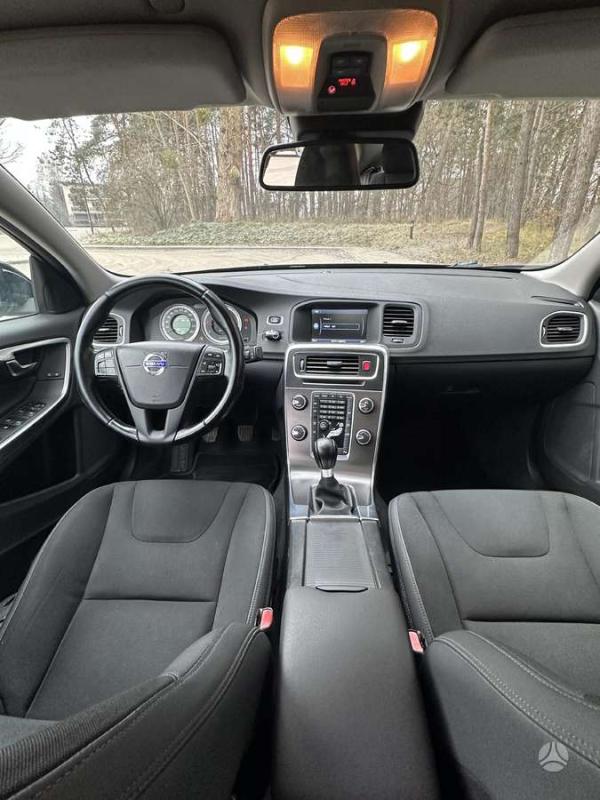 Melns Volvo S60 2011 Tauragė, ar dzinēja tilpumu 2.00 L un nobraukumu 289 tūkst. km par 5300 €, foto 10 vietnē AUTOMOTO.COM.LV
