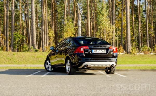 Melns Volvo S60 2011 Rīga, ar dzinēja tilpumu 2.40 L un nobraukumu 280 tūkst. km par 6590 €, foto 7 vietnē AUTOMOTO.COM.LV
