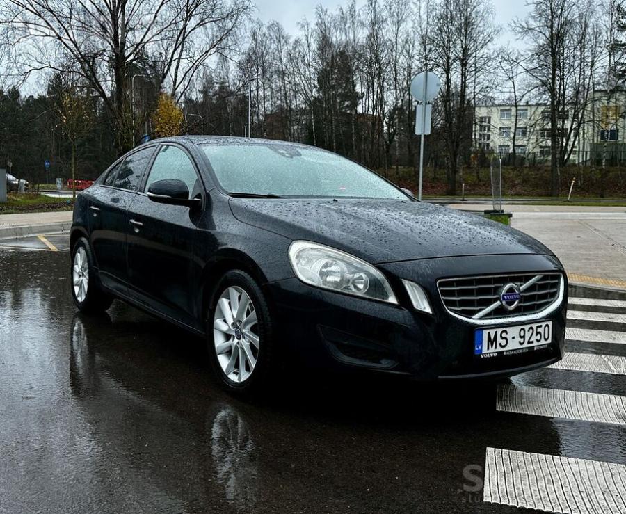 Black Volvo S60 2011 in Riga, with an engine capacity of 2.00 L and mileage of 281 thousand km for 6490 €, photo 1 on AUTOMOTO.COM.LV
