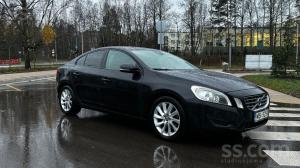 Black Volvo S60 2011 in Riga, with an engine capacity of 2.00 L and mileage of 281 thousand km for 6490 €, photo 4 on AUTOMOTO.COM.LV