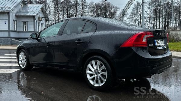 Black Volvo S60 2011 in Riga, with an engine capacity of 2.00 L and mileage of 281 thousand km for 6490 €, photo 6 on AUTOMOTO.COM.LV