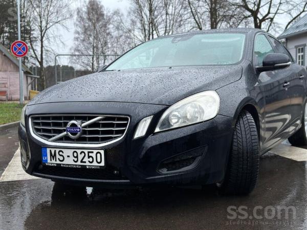 Black Volvo S60 2011 in Riga, with an engine capacity of 2.00 L and mileage of 281 thousand km for 6490 €, photo 7 on AUTOMOTO.COM.LV