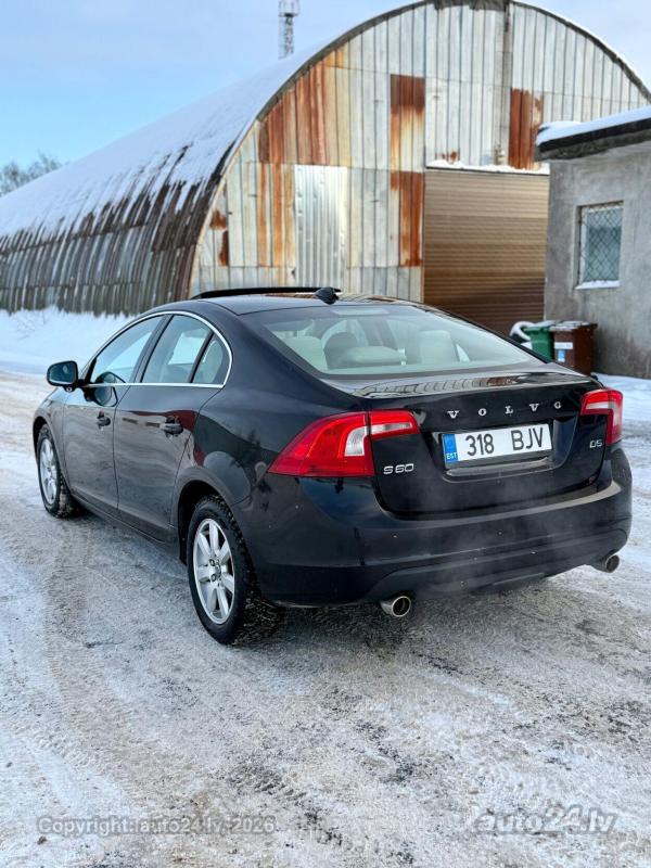 Black Volvo S60 2011 in Johvi, with an engine capacity of 2.40 L and mileage of 266 thousand km for 7000 €, photo 4 on AUTOMOTO.COM.LV