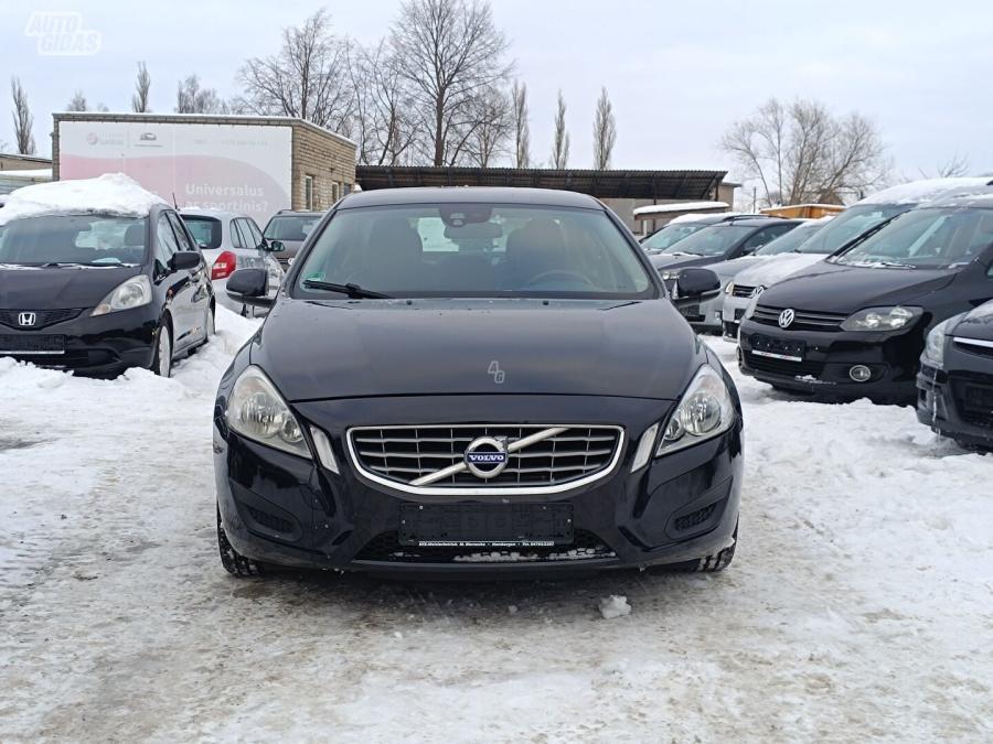 Black Volvo S60 2011 in Kretinga, with an engine capacity of 2.00 L and mileage of 255 thousand km for 5600 €, photo 2 on AUTOMOTO.COM.LV
