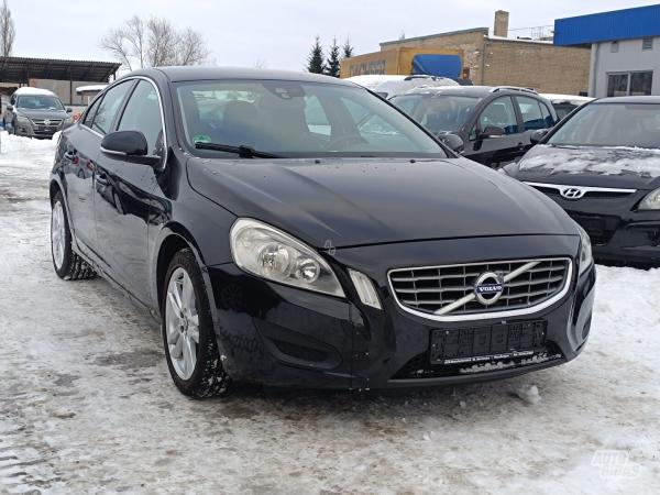 Melns Volvo S60 2011 Kretinga, ar dzinēja tilpumu 2.00 L un nobraukumu 255 tūkst. km par 5600 €, foto 3 vietnē AUTOMOTO.COM.LV