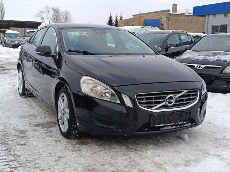 Black Volvo S60 2011 in Kretinga, with an engine capacity of 2.00 L and mileage of 255 thousand km for 5600 €, photo 3 on AUTOMOTO.COM.LV