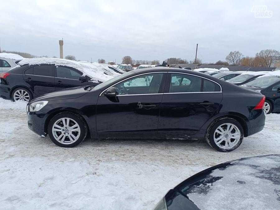 Black Volvo S60 2011 in Kretinga, with an engine capacity of 2.00 L and mileage of 255 thousand km for 5600 €, photo 4 on AUTOMOTO.COM.LV