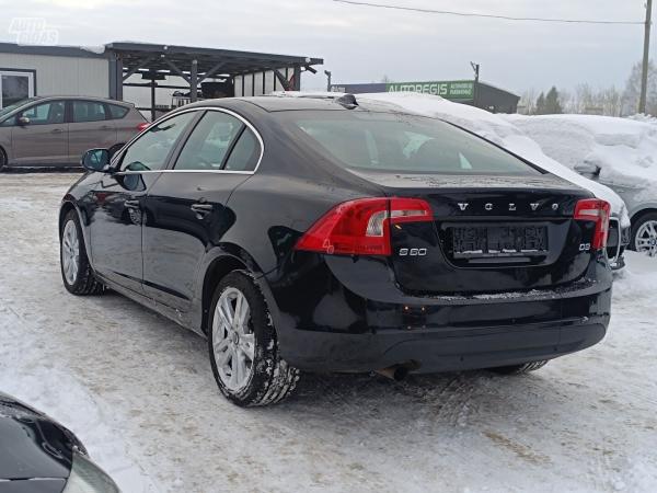 Melns Volvo S60 2011 Kretinga, ar dzinēja tilpumu 2.00 L un nobraukumu 255 tūkst. km par 5600 €, foto 5 vietnē AUTOMOTO.COM.LV