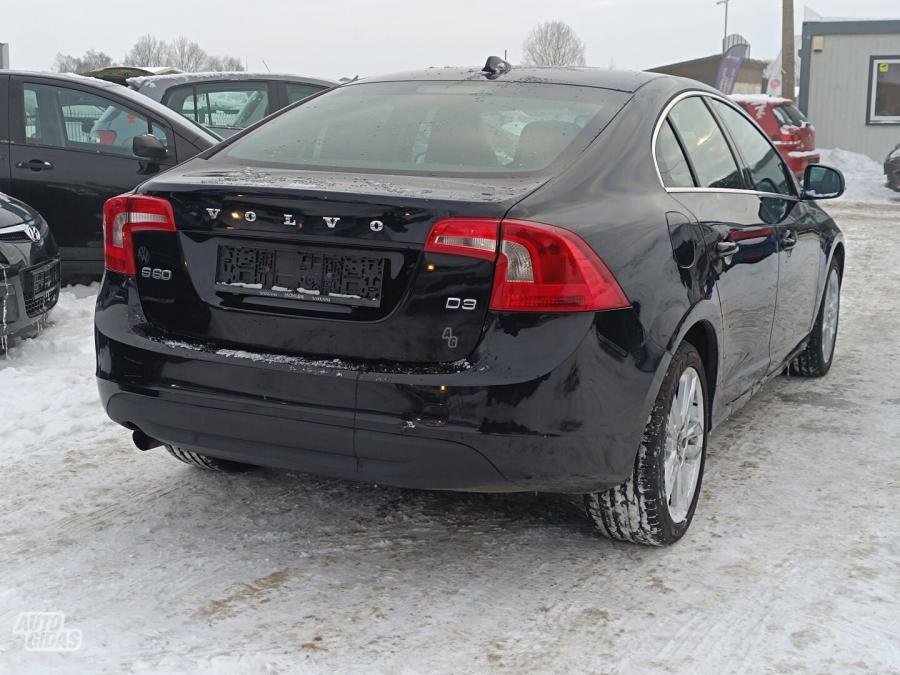 Black Volvo S60 2011 in Kretinga, with an engine capacity of 2.00 L and mileage of 255 thousand km for 5600 €, photo 8 on AUTOMOTO.COM.LV