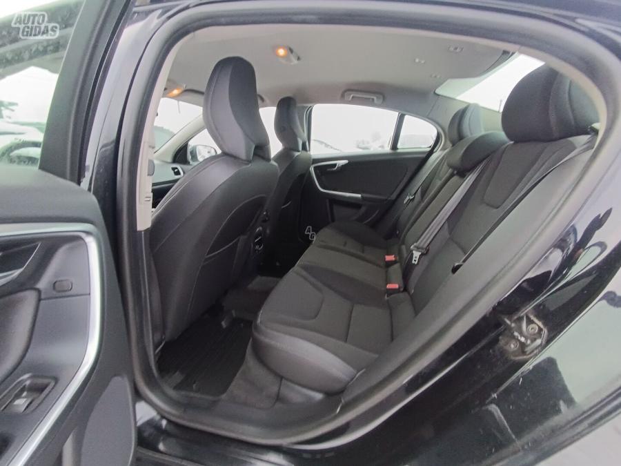 Black Volvo S60 2011 in Kretinga, with an engine capacity of 2.00 L and mileage of 255 thousand km for 5600 €, photo 11 on AUTOMOTO.COM.LV