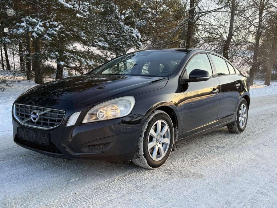 Black Volvo S60 2011 in Kaunas, with an engine capacity of 1.56 L and mileage of 225 thousand km for 4999 €, photo 1 on AUTOMOTO.COM.LV