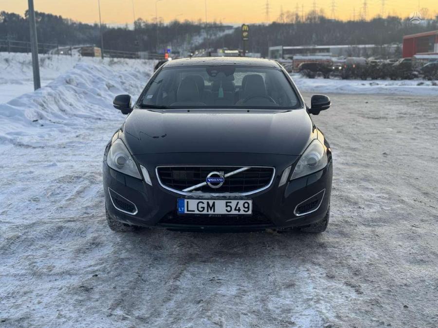 Melns Volvo S60 2011 Viļņa, ar dzinēja tilpumu 1.56 L un nobraukumu 320 tūkst. km par 4200 €, foto 2 vietnē AUTOMOTO.COM.LV