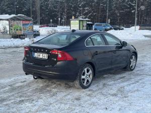 Melns Volvo S60 2011 Viļņa, ar dzinēja tilpumu 1.56 L un nobraukumu 320 tūkst. km par 4200 €, foto 5 vietnē AUTOMOTO.COM.LV