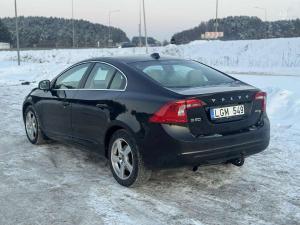 Melns Volvo S60 2011 Viļņa, ar dzinēja tilpumu 1.56 L un nobraukumu 320 tūkst. km par 4200 €, foto 7 vietnē AUTOMOTO.COM.LV