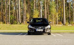 Melns Volvo S60 2011 Rīga, ar dzinēja tilpumu 2.40 L un nobraukumu 280 tūkst. km par 6290 €, foto 3 vietnē AUTOMOTO.COM.LV