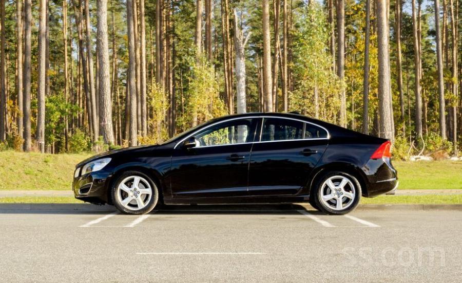 Melns Volvo S60 2011 Rīga, ar dzinēja tilpumu 2.40 L un nobraukumu 280 tūkst. km par 6290 €, foto 4 vietnē AUTOMOTO.COM.LV