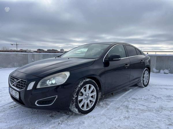 Black Volvo S60 2011 in Vilnius, with an engine capacity of 1.98 L and mileage of 343 thousand km for 5500 €, photo 1 on AUTOMOTO.COM.LV