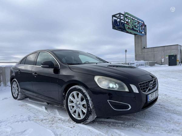 Black Volvo S60 2011 in Vilnius, with an engine capacity of 1.98 L and mileage of 343 thousand km for 5500 €, photo 2 on AUTOMOTO.COM.LV