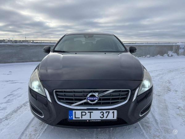 Black Volvo S60 2011 in Vilnius, with an engine capacity of 1.98 L and mileage of 343 thousand km for 5500 €, photo 3 on AUTOMOTO.COM.LV