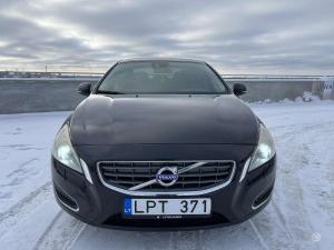 Melns Volvo S60 2011 Viļņa, ar dzinēja tilpumu 1.98 L un nobraukumu 343 tūkst. km par 5500 €, foto 3 vietnē AUTOMOTO.COM.LV