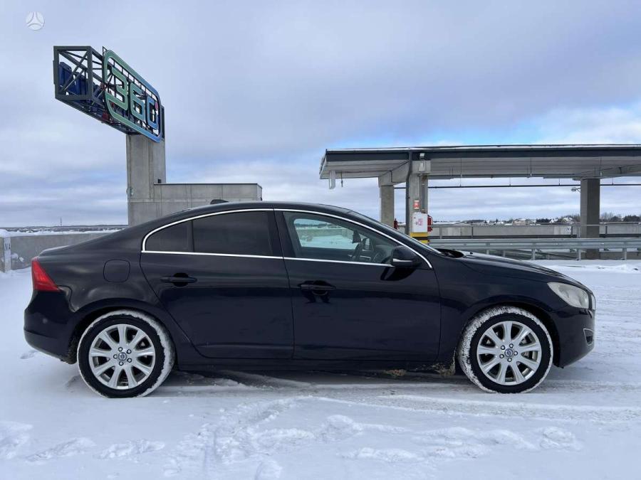Melns Volvo S60 2011 Viļņa, ar dzinēja tilpumu 1.98 L un nobraukumu 343 tūkst. km par 5500 €, foto 4 vietnē AUTOMOTO.COM.LV
