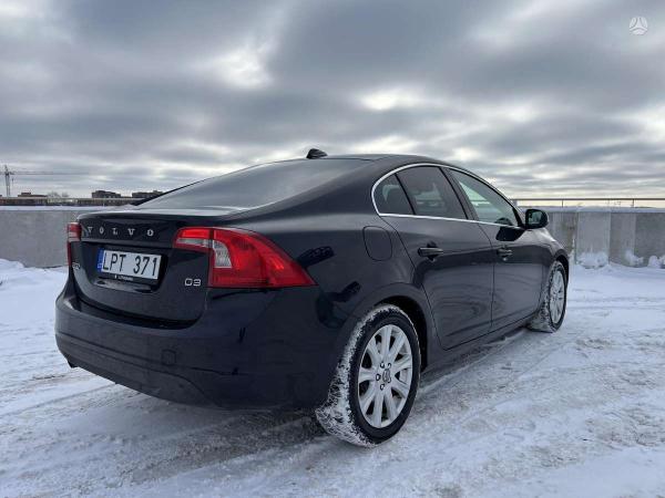 Black Volvo S60 2011 in Vilnius, with an engine capacity of 1.98 L and mileage of 343 thousand km for 5500 €, photo 7 on AUTOMOTO.COM.LV