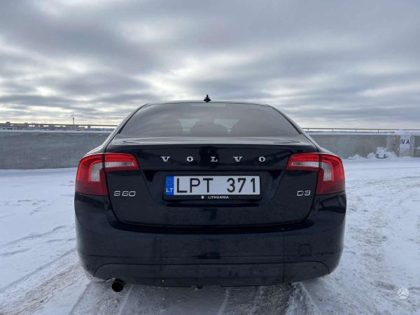 Black Volvo S60 2011 in Vilnius, with an engine capacity of 1.98 L and mileage of 343 thousand km for 5500 €, photo 8 on AUTOMOTO.COM.LV