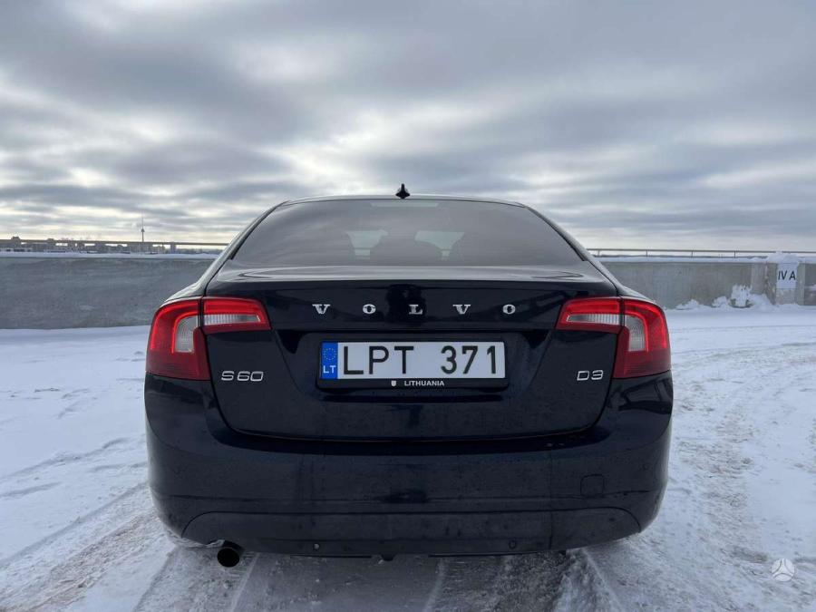Melns Volvo S60 2011 Viļņa, ar dzinēja tilpumu 1.98 L un nobraukumu 343 tūkst. km par 5500 €, foto 8 vietnē AUTOMOTO.COM.LV