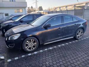 Black Volvo S60 2011 in Kaunas, with an engine capacity of 1.98 L and mileage of 209 thousand km for 4450 €, photo  on AUTOMOTO.COM.LV
