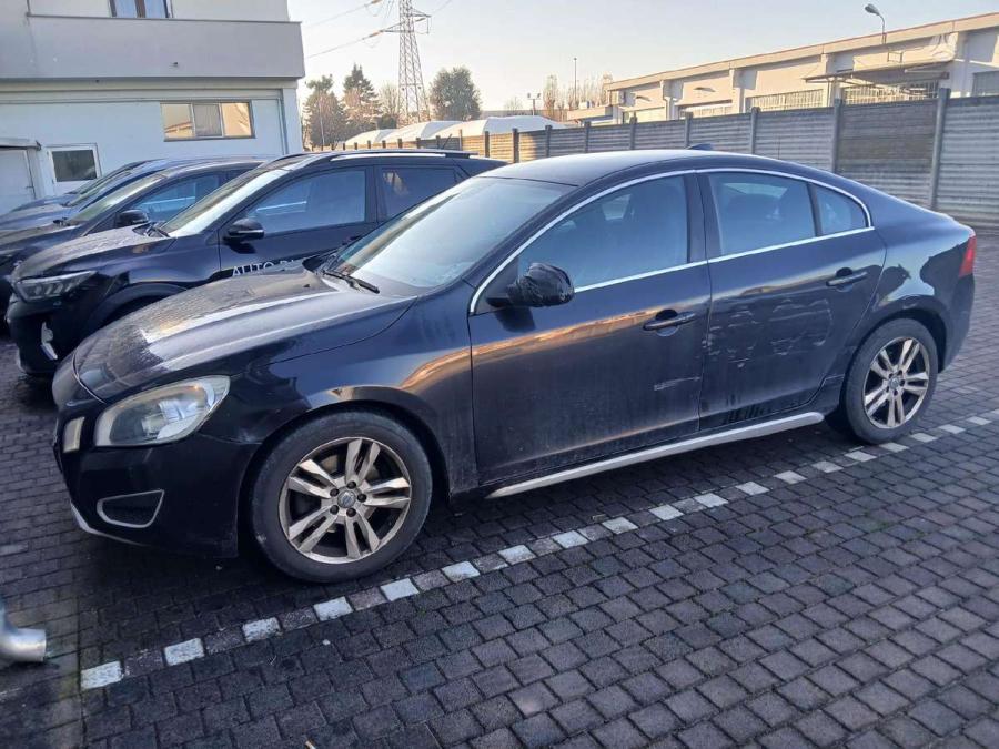 Black Volvo S60 2011 in Kaunas, with an engine capacity of 1.98 L and mileage of 209 thousand km for 4450 €, photo 1 on AUTOMOTO.COM.LV