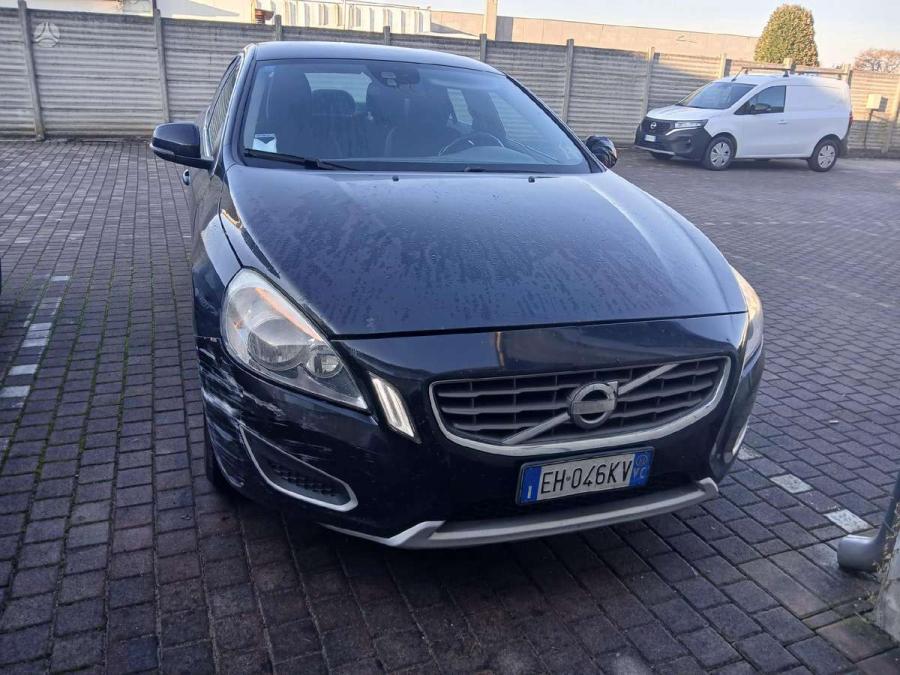 Black Volvo S60 2011 in Kaunas, with an engine capacity of 1.98 L and mileage of 209 thousand km for 4450 €, photo 5 on AUTOMOTO.COM.LV