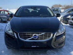 Black Volvo S60 2011 in Kretinga, with an engine capacity of 1.60 L and mileage of 236 thousand km for 5999 €, photo 3 on AUTOMOTO.COM.LV
