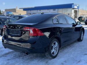 Black Volvo S60 2011 in Kretinga, with an engine capacity of 1.60 L and mileage of 236 thousand km for 5999 €, photo 4 on AUTOMOTO.COM.LV